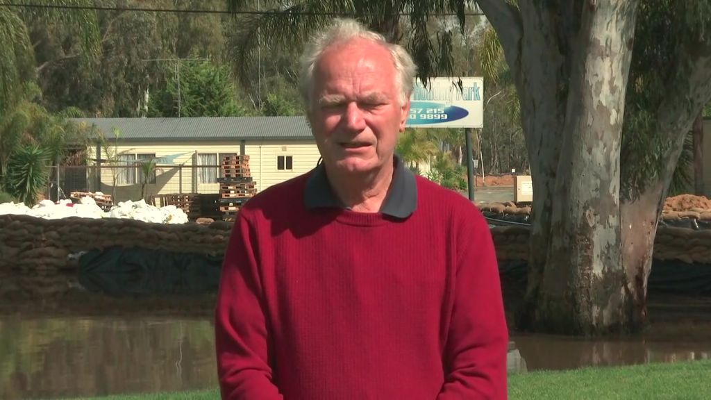 Moama residents prepare for flood peak - ABC News