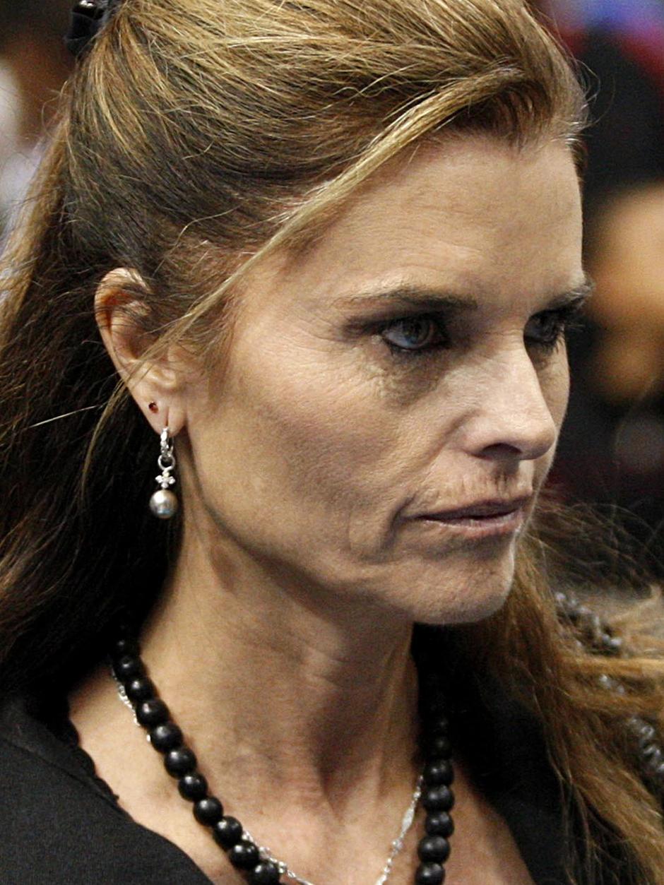 Shriver 'heartbroken' over Arnie's love child - ABC News