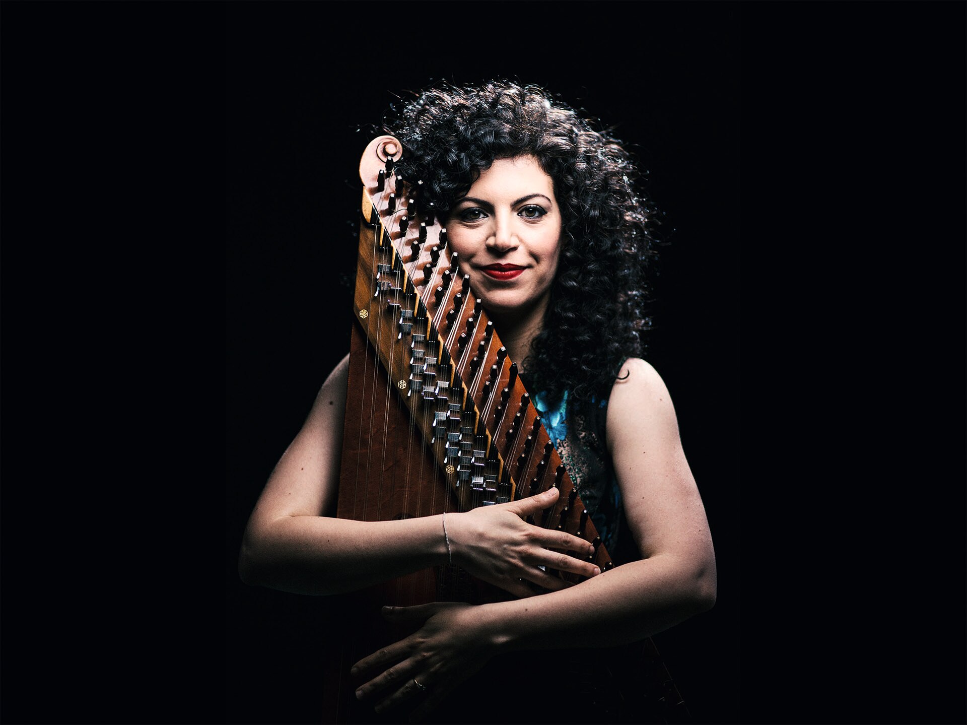 Maya Youssef demonstrates how to play the Qanun - ABC listen