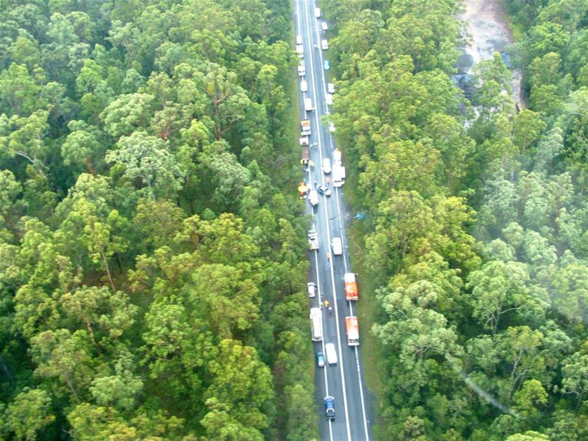 Two dead, four injured in Pacific Highway crash - ABC News
