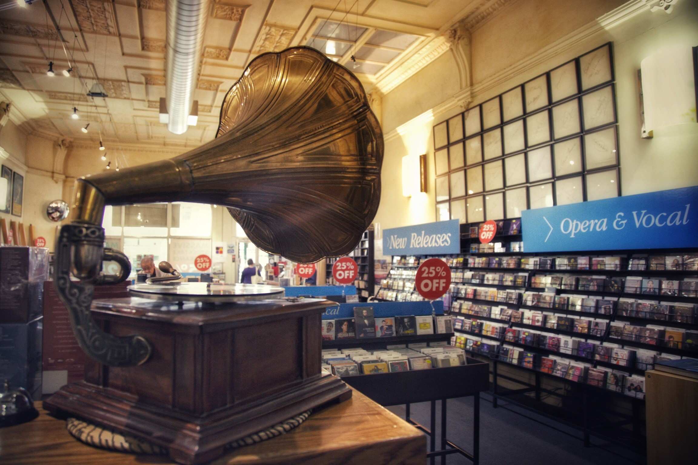 Melbourne classical music shop Thomas' plays final song after 96 years ...
