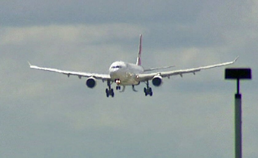 Qantas plane lands - ABC News