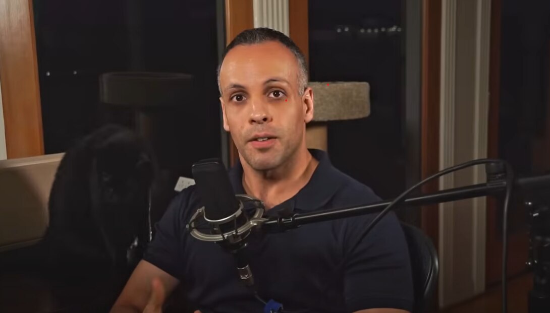 A segment from a 21-minute video Louis Rossmann posted, revealing Luan ...