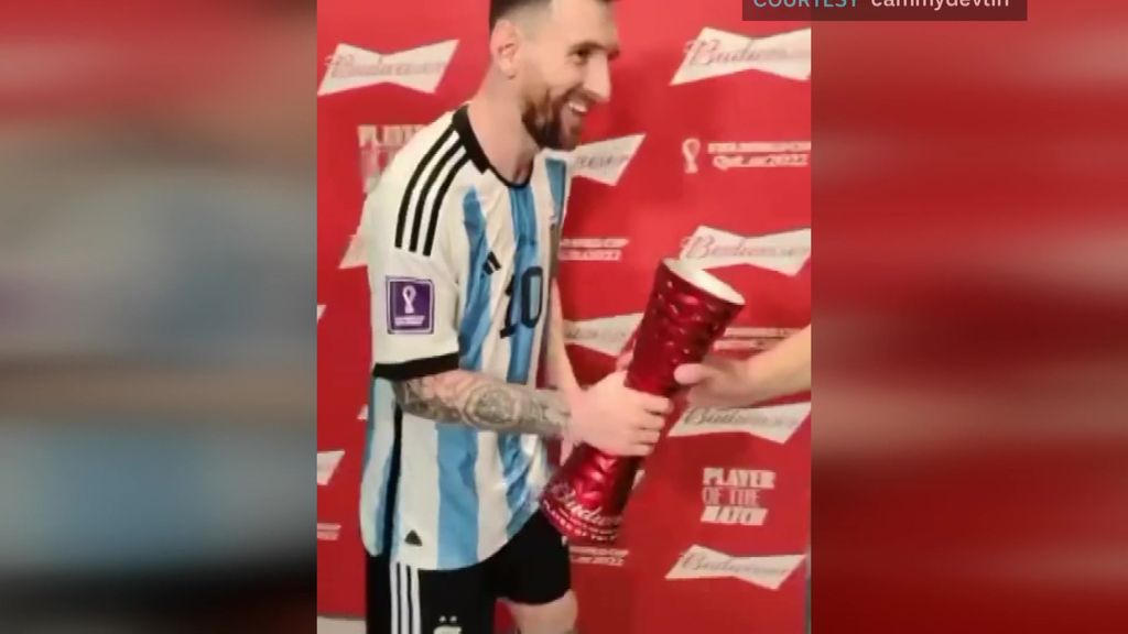 Cameron Devlin swaps jerseys with Lionel Messi - ABC News