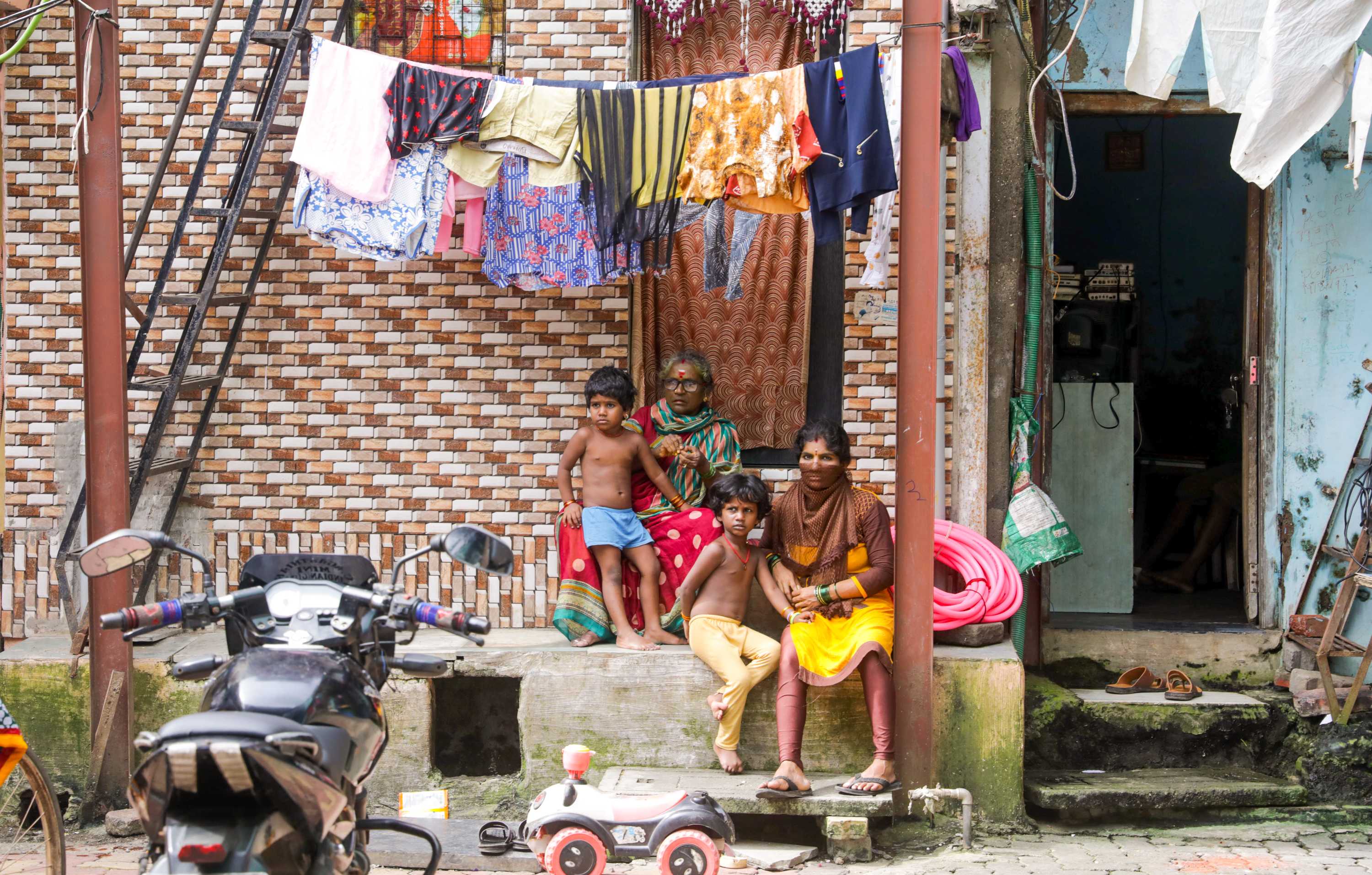 India's biggest slum has so far nailed coronavirus. Here's how they did ...