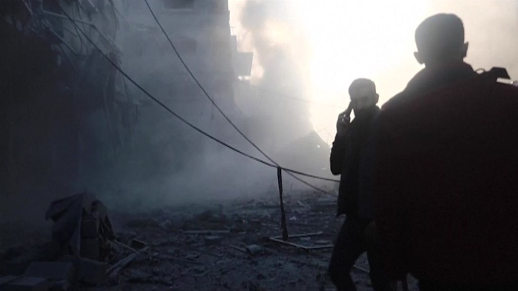 Buildings on fire in Gazan Jabalia camp following air strike - ABC News