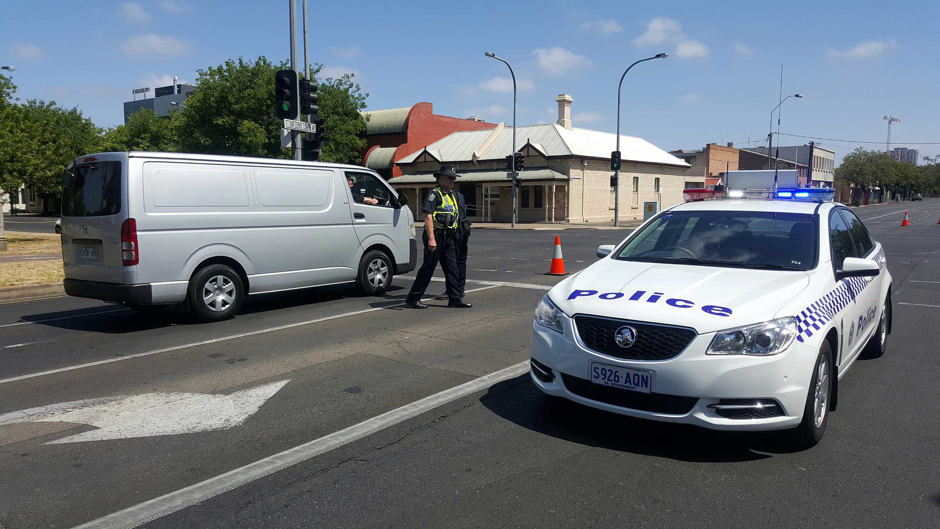Man walking dog finds woman's body in Adelaide Park Lands - ABC News