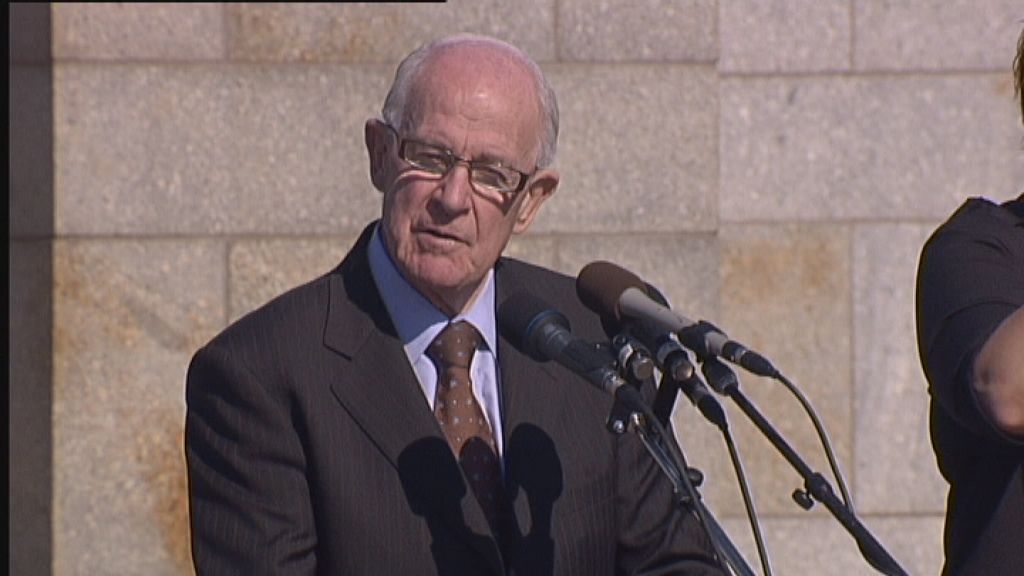 Veteran broadcaster Charlton dies - ABC News