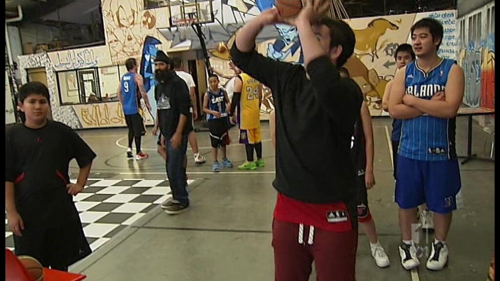 Street university helping change young lives - ABC News