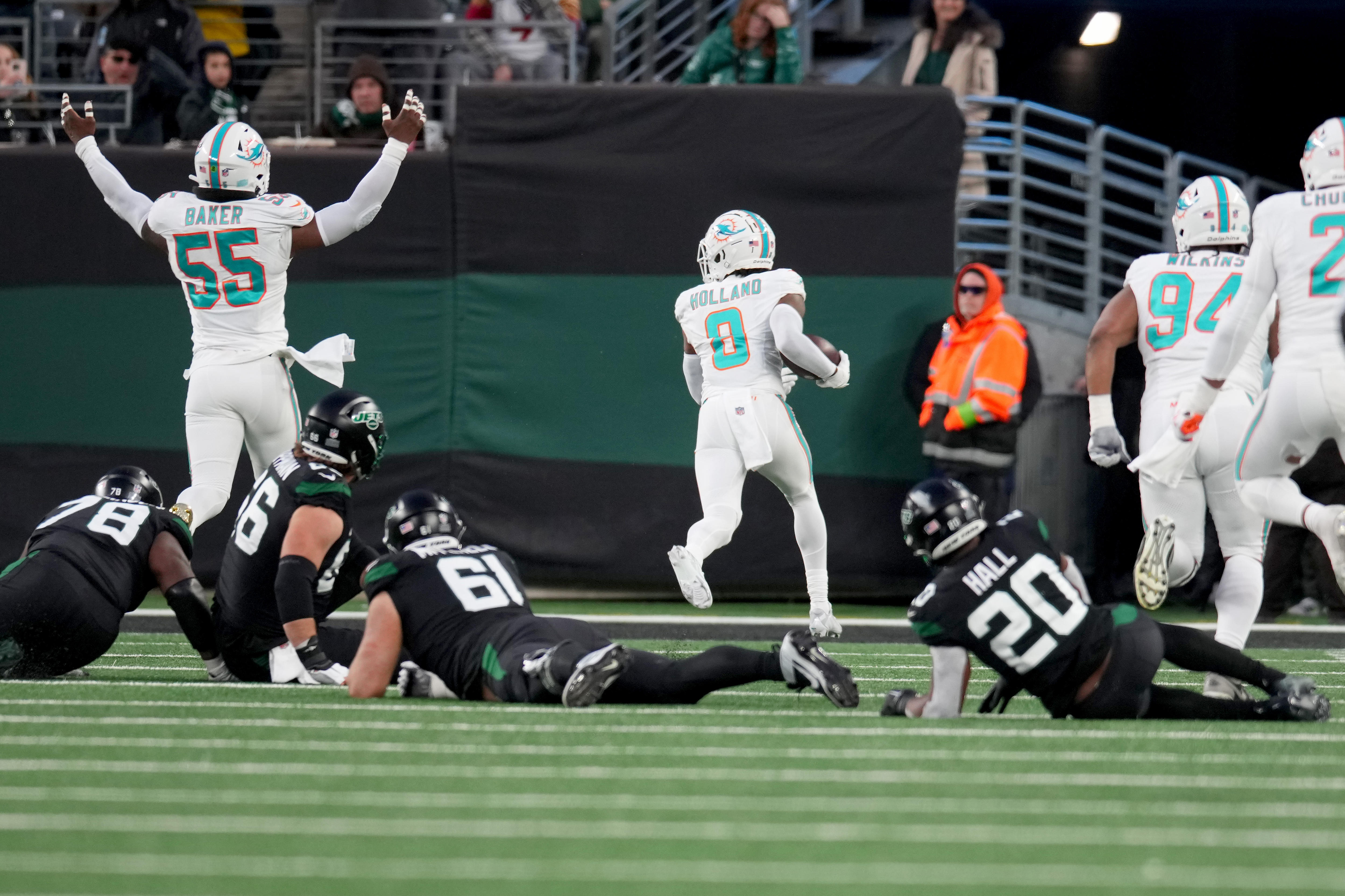 Madness at the Meadowlands as Miami Dolphins, New York Jets produce 65 ...