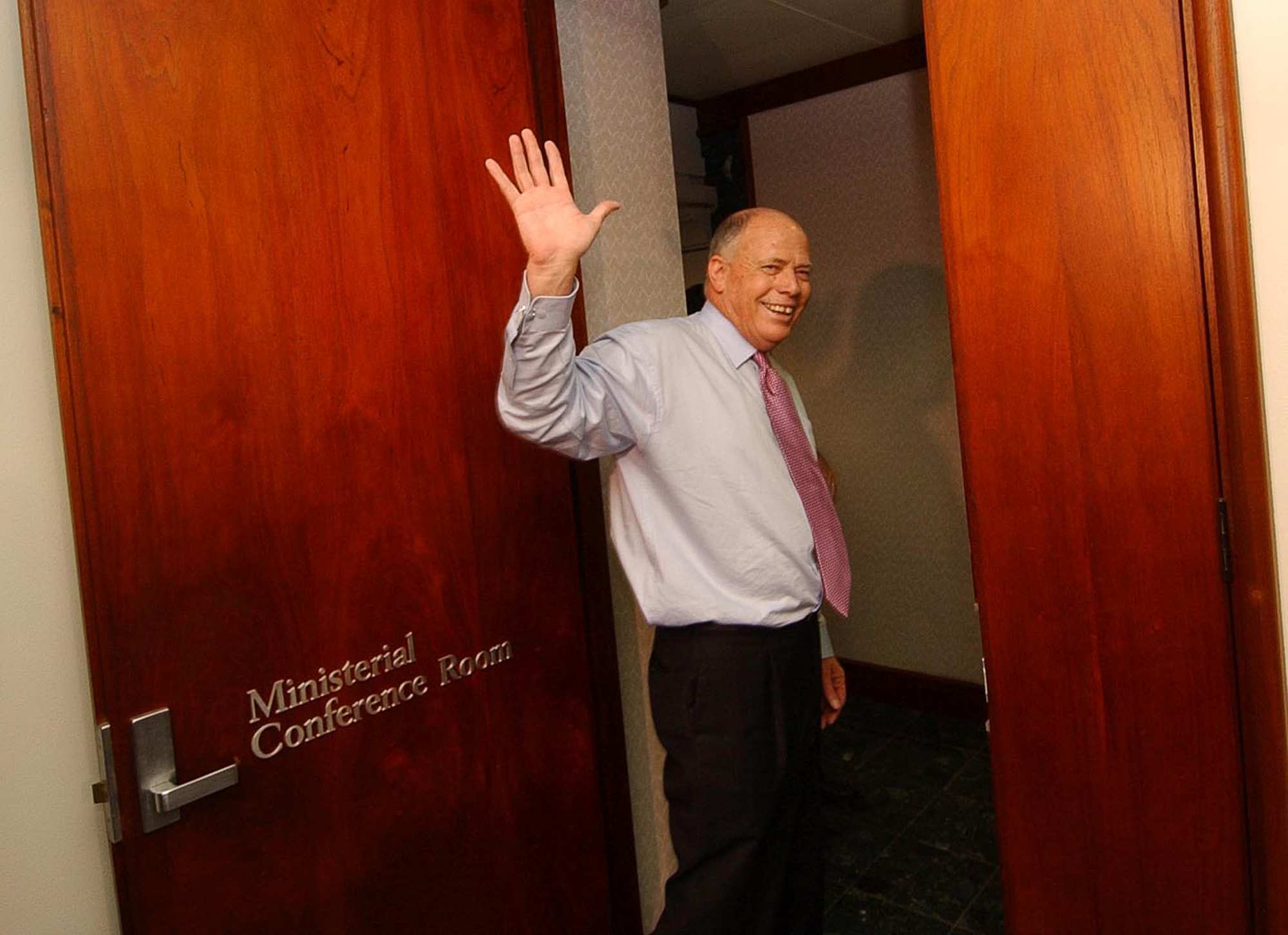 Queensland Labor stalwart Terry Mackenroth dies from lung tumour - ABC News
