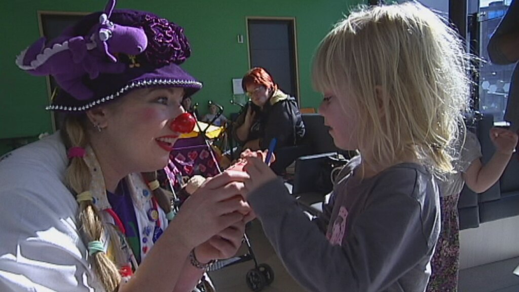 Clown doctors treating child patients at Queensland hospitals with ...