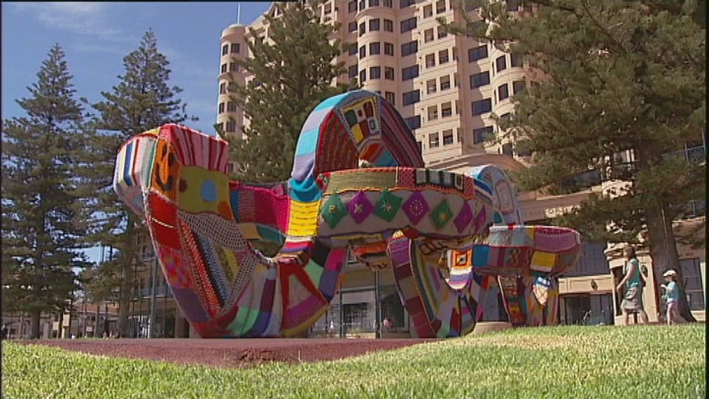 Yarn Bombing what is it? - ABC News