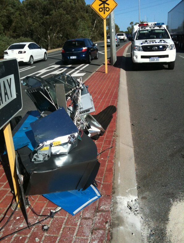 Theft of ATM goes spectacularly wrong - ABC News
