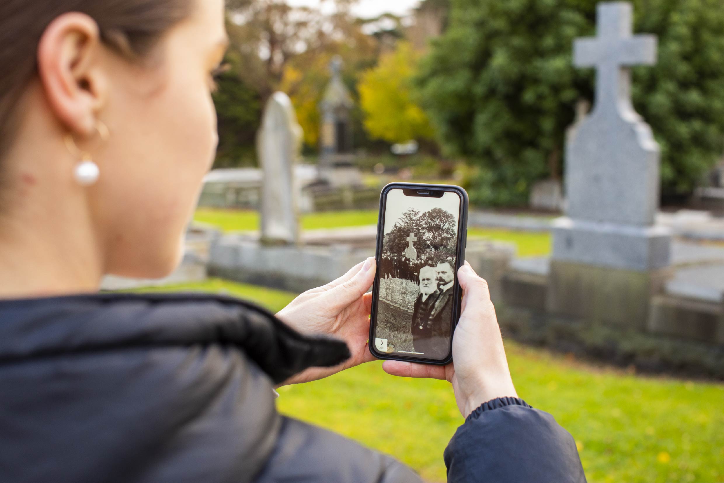 Augmented cemetery tours and smart graves – grieving spaces go digital ...