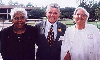 Tributes paid to 'visionary' Sir Ronald Wilson - ABC News