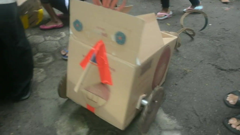 Super Box World gives children of all ages the chance to create robotic ...