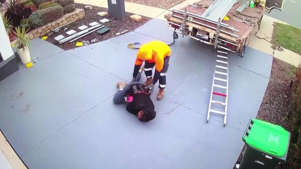 Footage of a Canberra worker falling off a ladder - ABC News