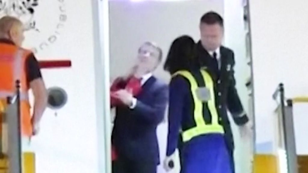 Moment Macron's face pushed away upon his arrival in Vietnam - ABC News