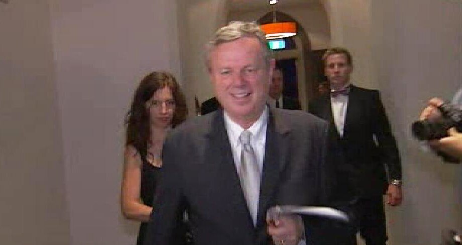 Weatherill in, Rann out with protest - ABC News