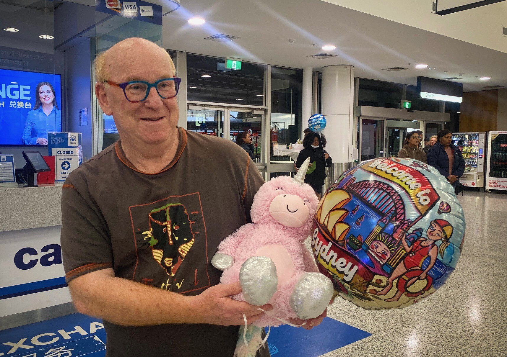 First Australian repatriation flight from Israel lands in Sydney ...