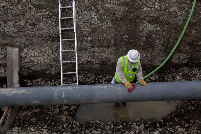 Australian coal investments at risk of becoming 'stranded assets' - ABC ...