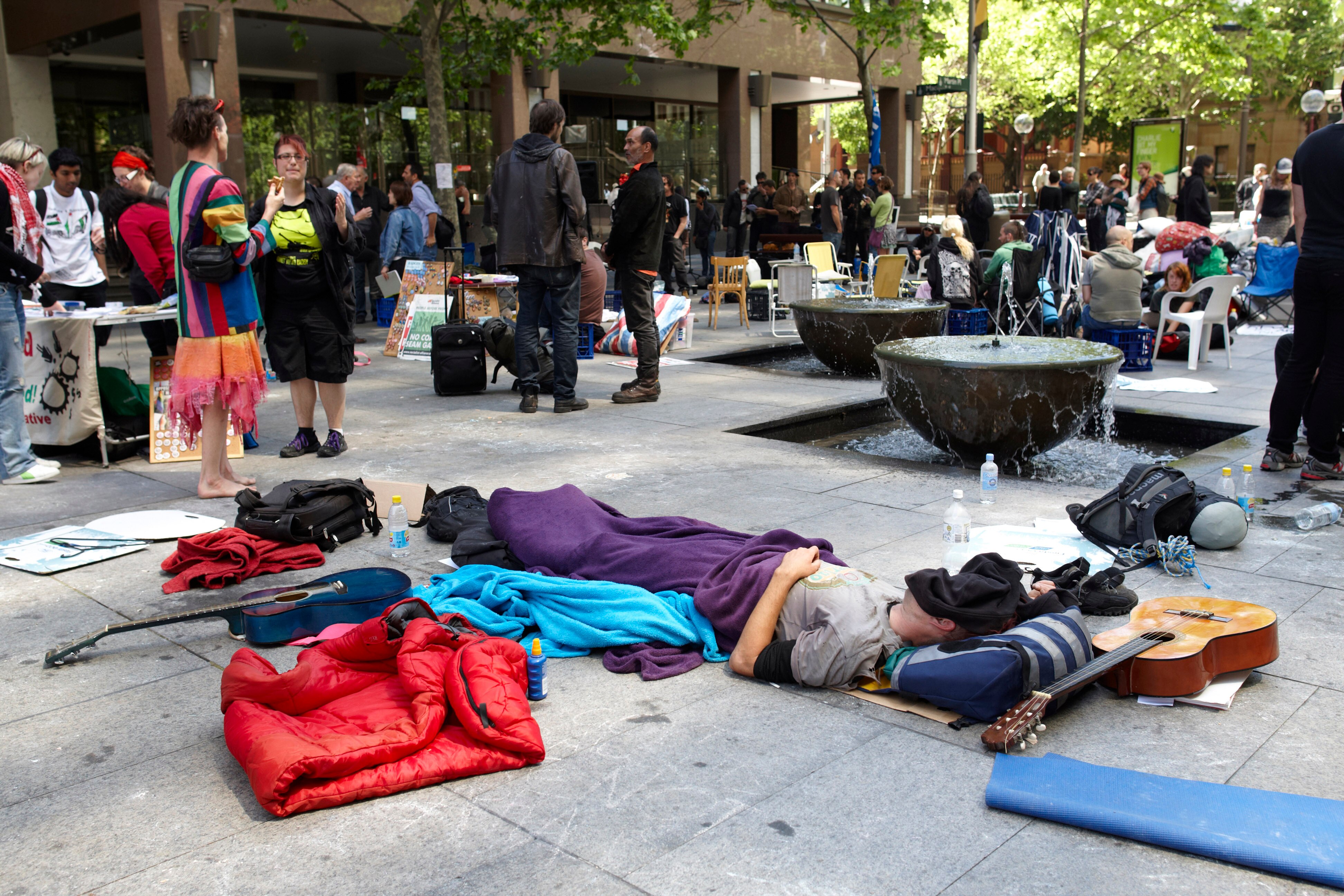 Numbers shrink but spirit strong at Sydney protest - ABC News