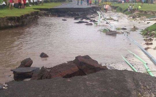 Cyclone Amos passes over Samoa, causing flooding and damage - ABC News