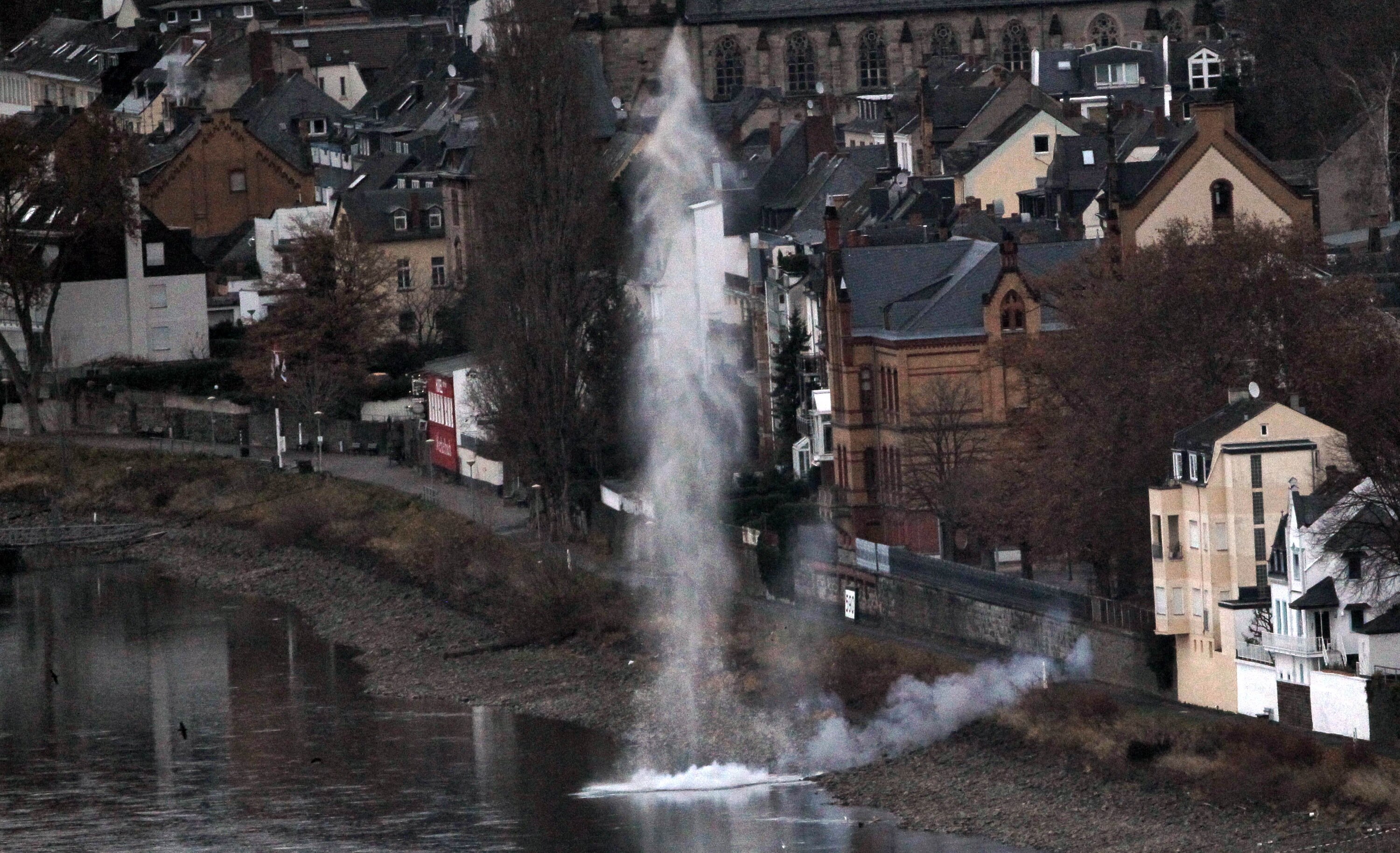Two-tonne British bomb defused in Germany - ABC News