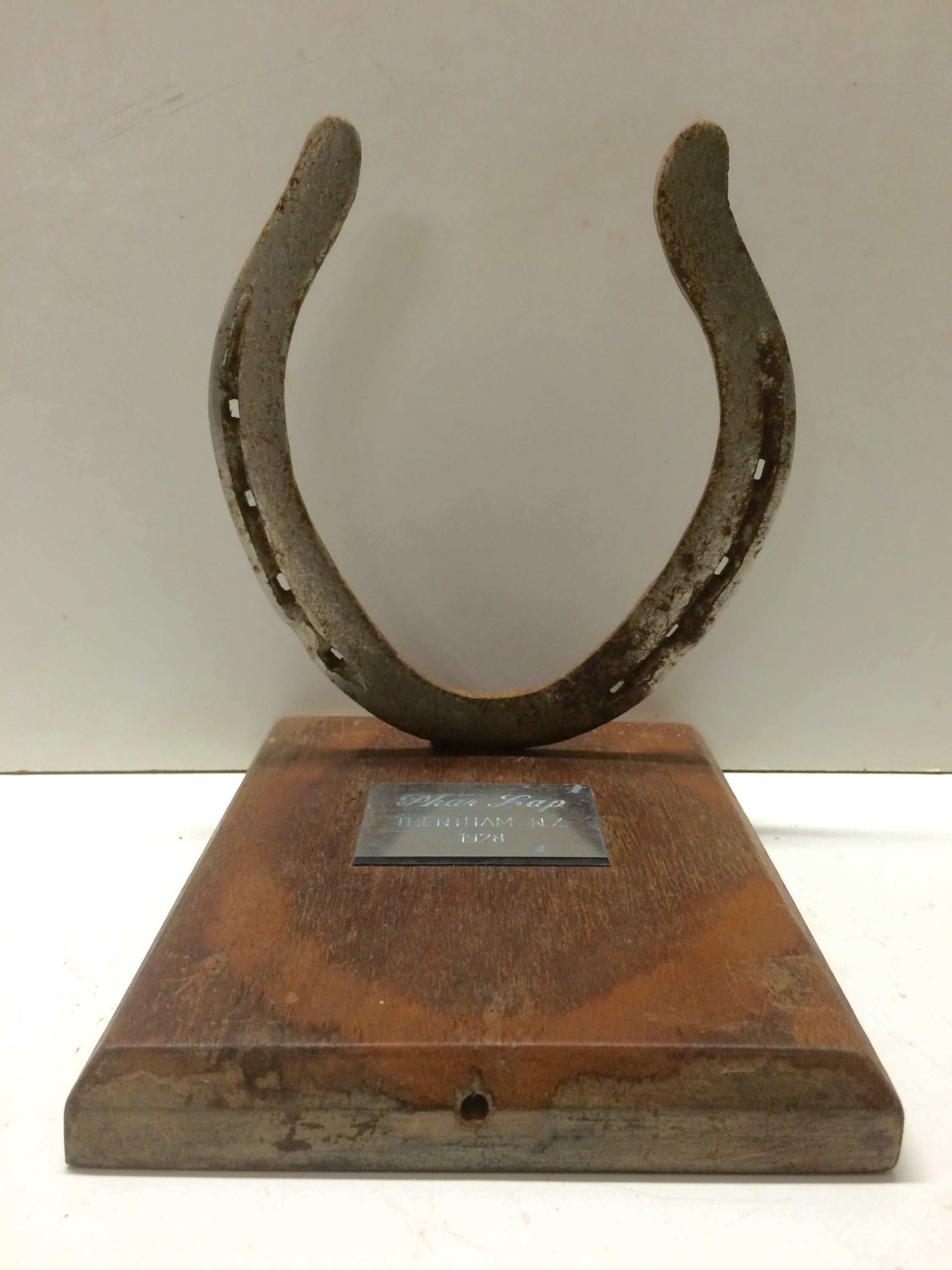 Phar Lap's shoe and Arthur Porritt's jacket: Collectibles with Tom ...