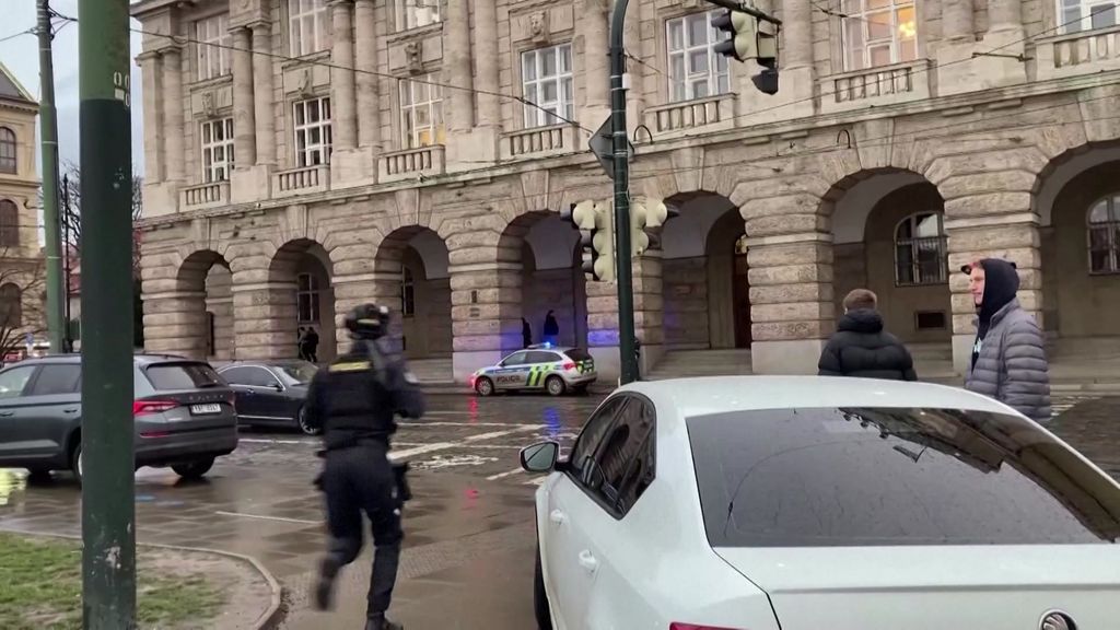 Police respond to mass shooting at Prague university - ABC News