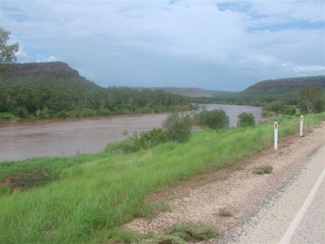 Northern rivers swelling on Valentine's Day - ABC News