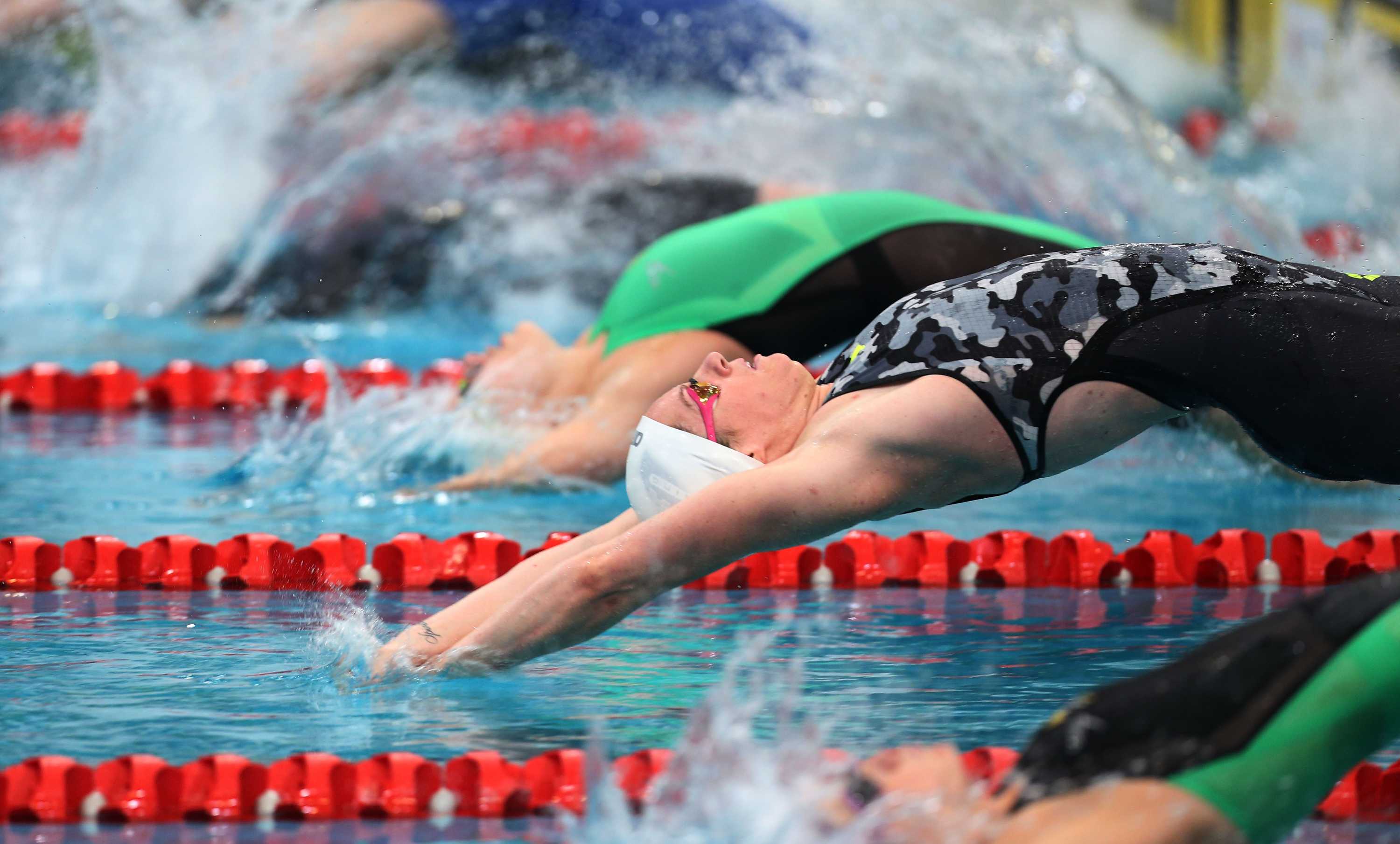 Emily Seebohm sets Commonwealth record in 200m backstroke at Australia ...