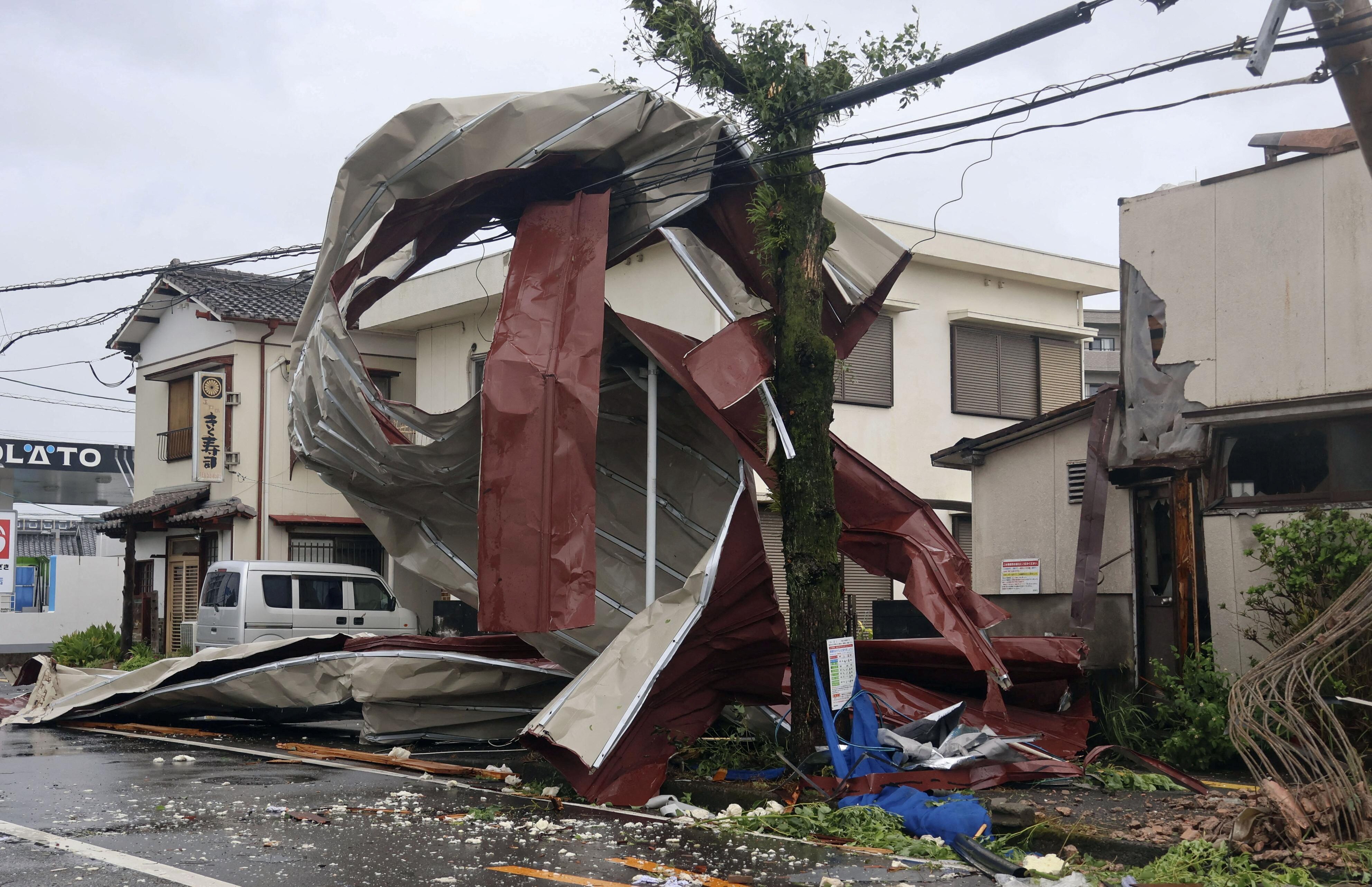 Typhoon Shanshan batters coast of Japan with four dead and 30,000 ...