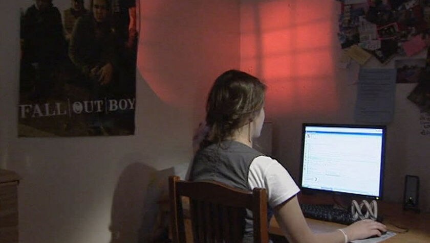 Experts urge tough penalties for cyber-bullying - ABC News