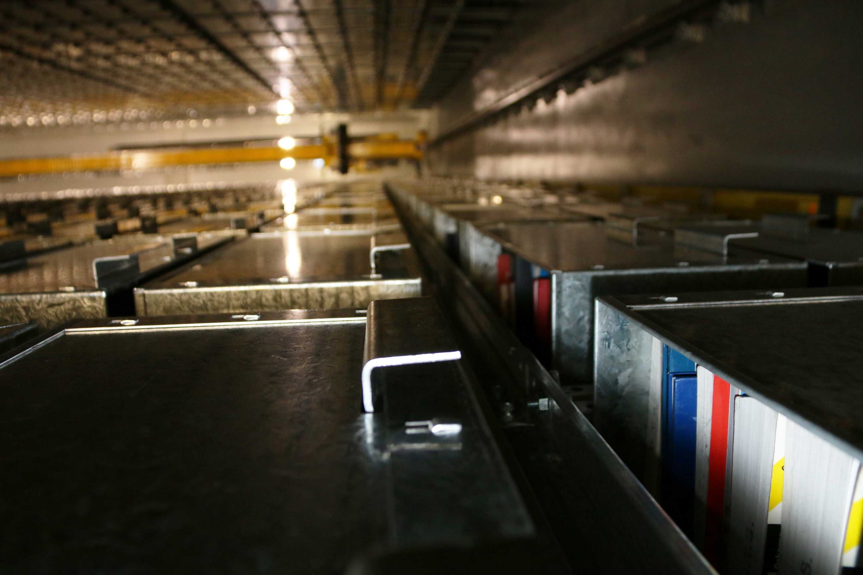 Robots control Sydney's University of Technology underground library ...