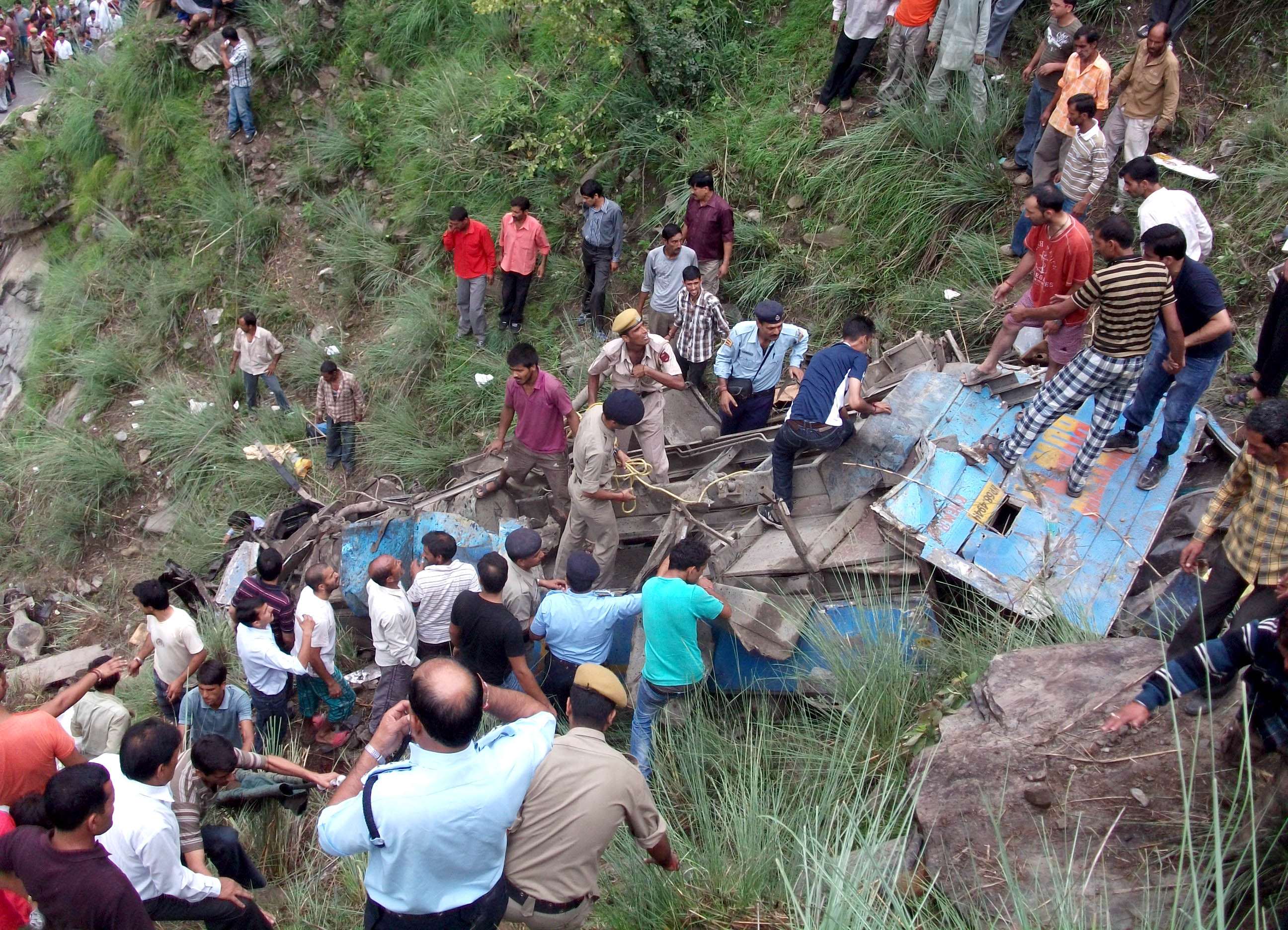 Dozens killed as Indian bus plunges into gorge - ABC News
