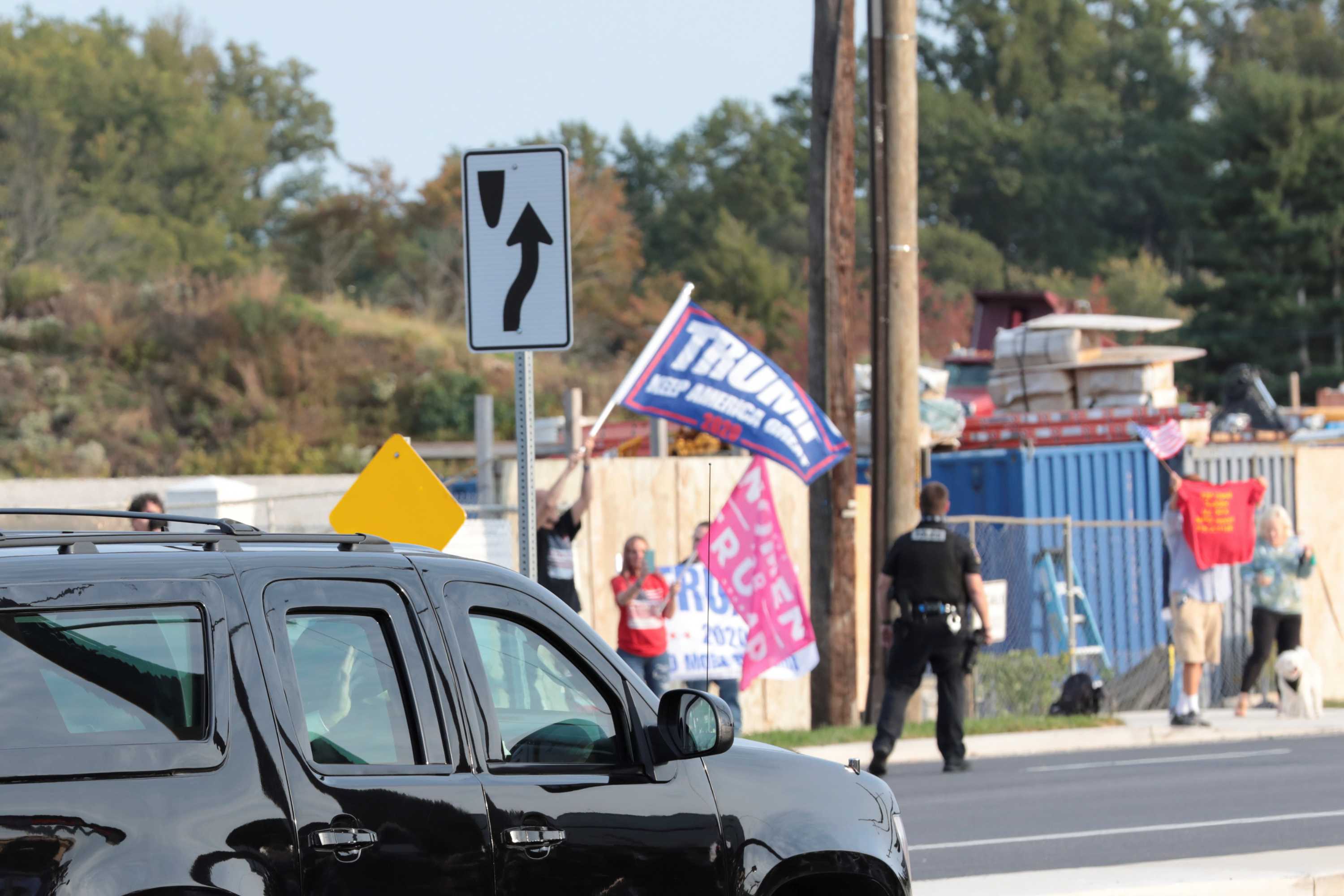 Supporters cheer on Donald Trump motorcade as Walter Reed doctor blasts ...