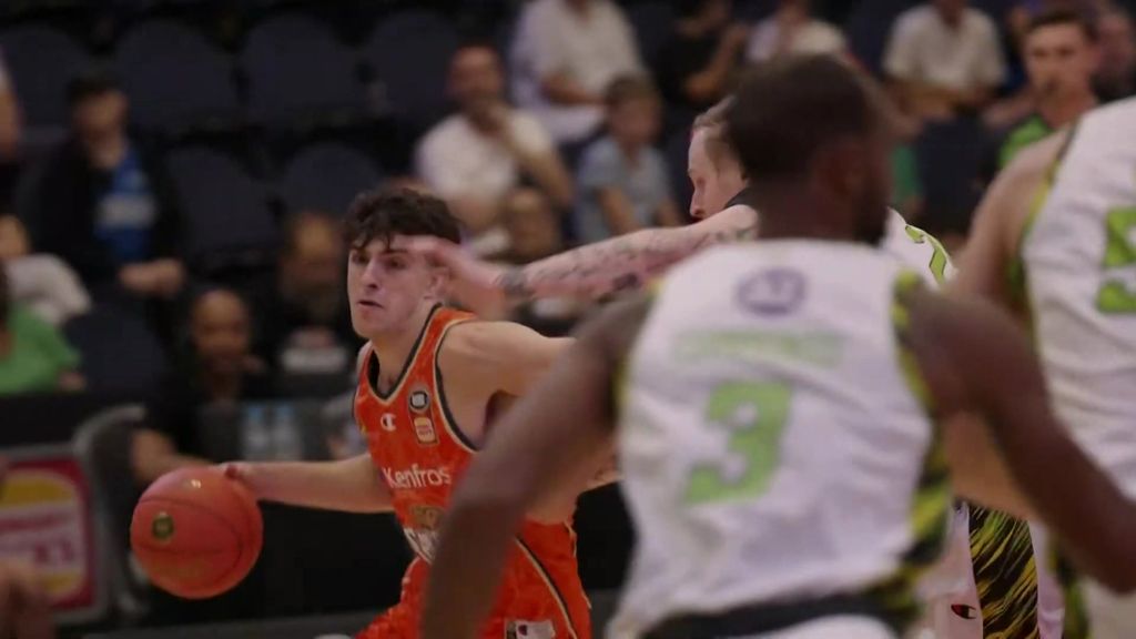 Tasmanian basketballer Taran Armstrong signs with NBA - ABC News