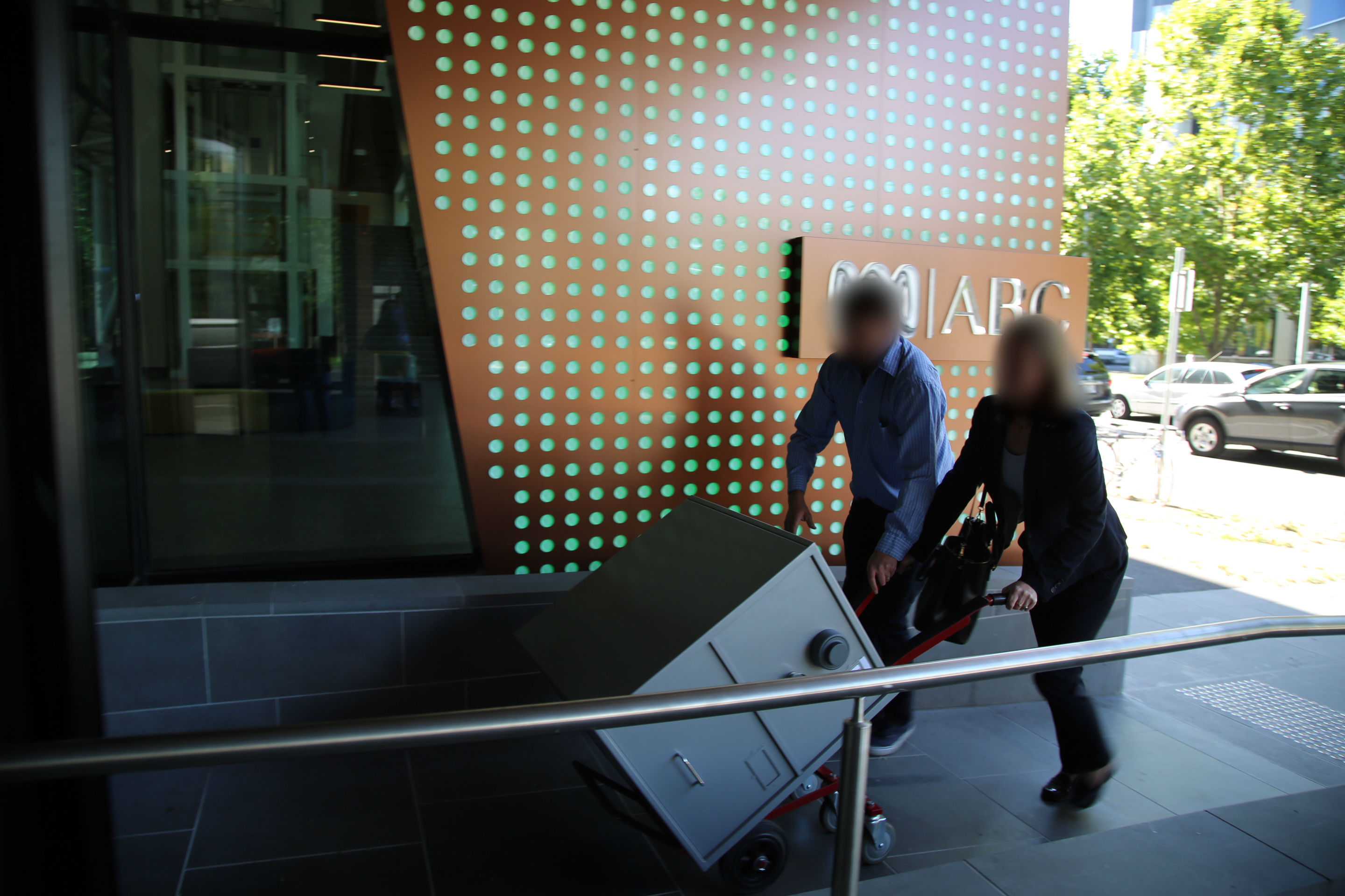 ASIO delivers safe to ABC's Melbourne offices to secure more documents ...