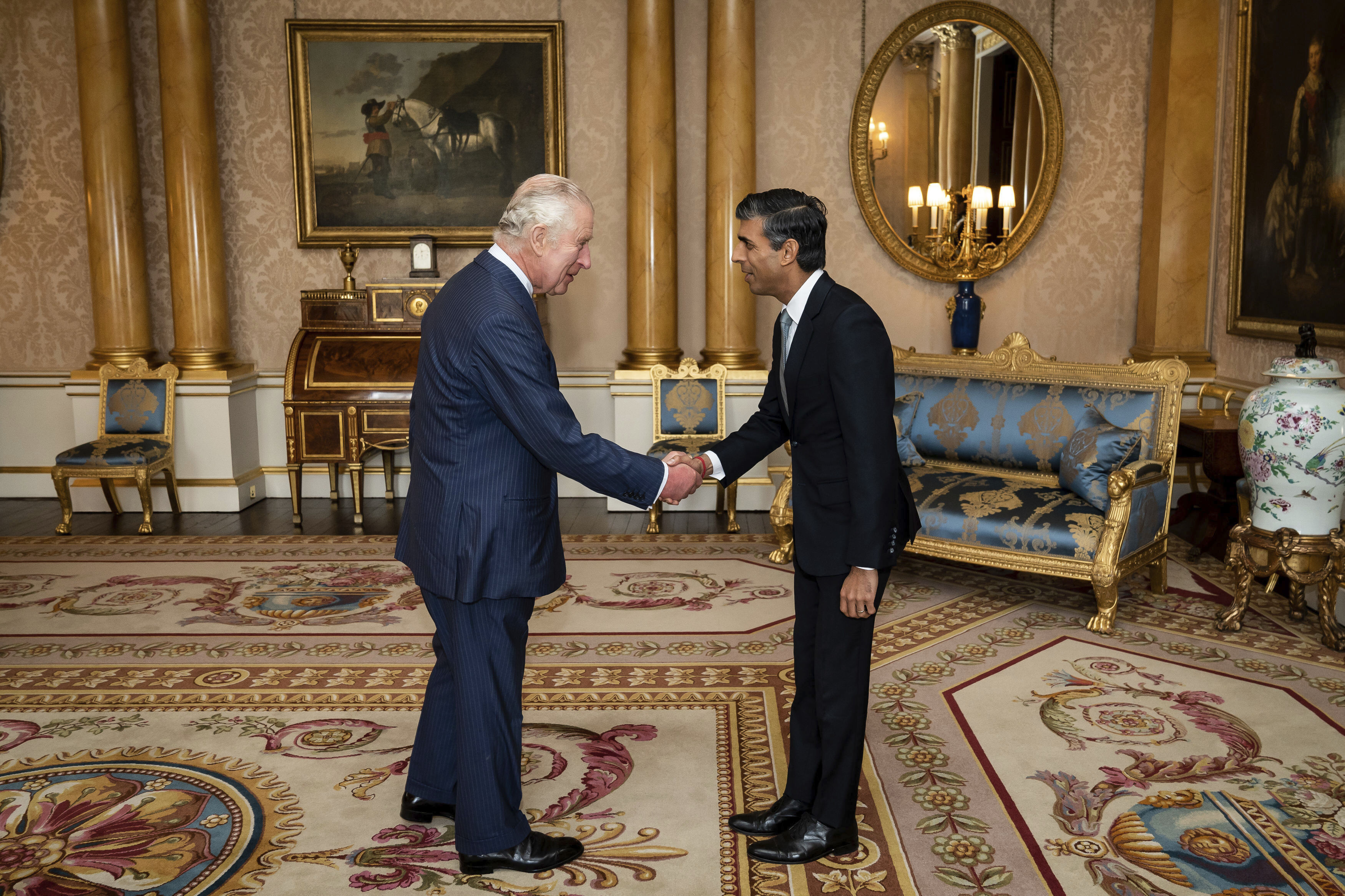 Rishi Sunak officially British prime minister after meeting with King ...