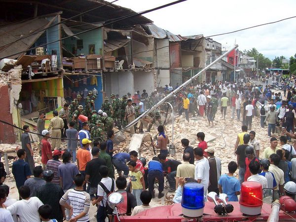 Thousands homeless after earthquakes rock Sumatra - ABC News