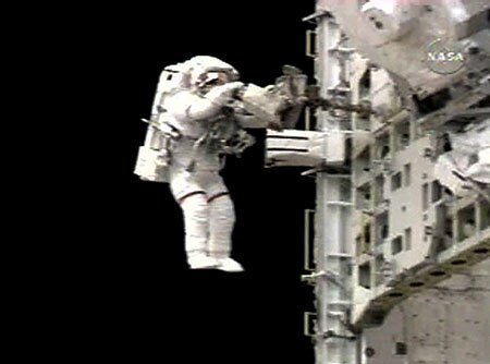 Discovery crew to practice heat tile repairs - ABC News