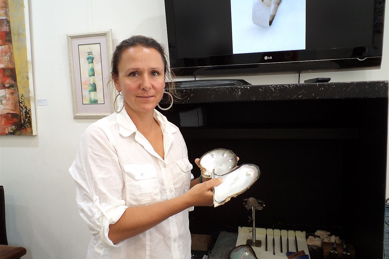 The girl who grows pearls an RIRDC finalist - ABC News