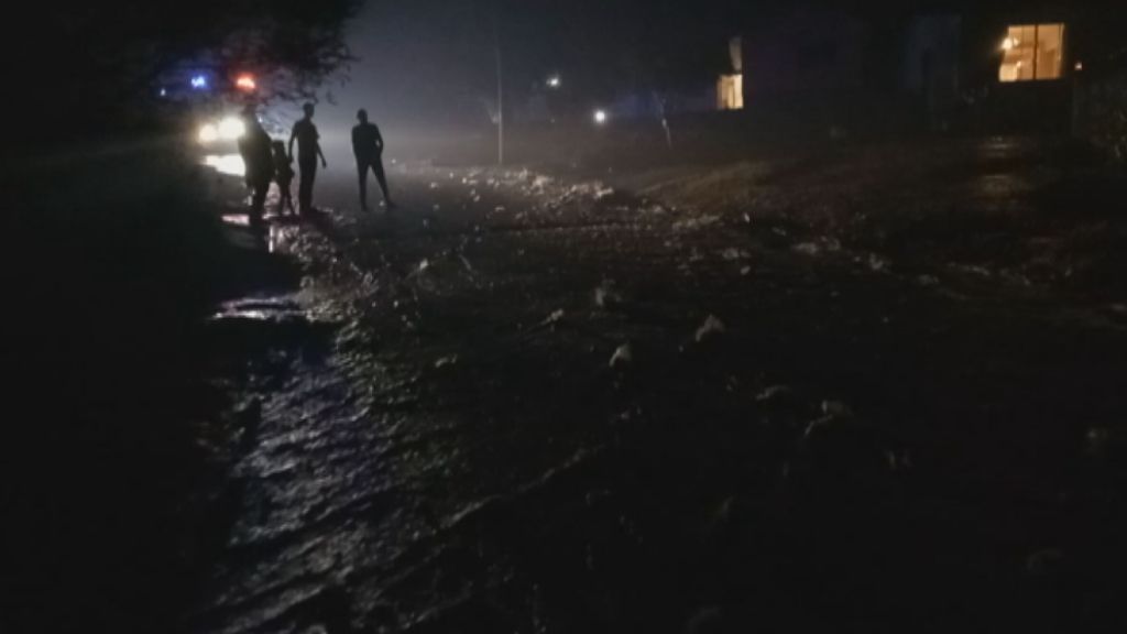 Cooma water reservoir breaks sending deluge into town - ABC News