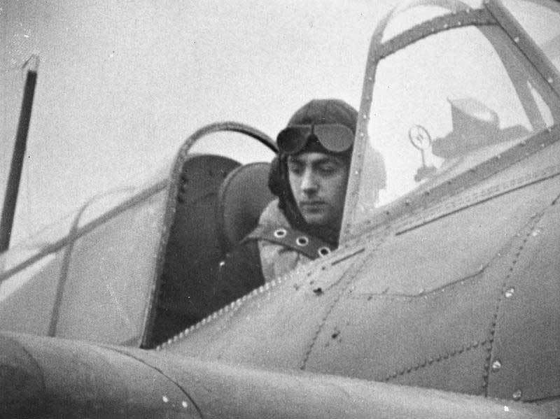 Eric 'Winkle' Brown, Britain's 'greatest pilot' who survived 11 crashes ...