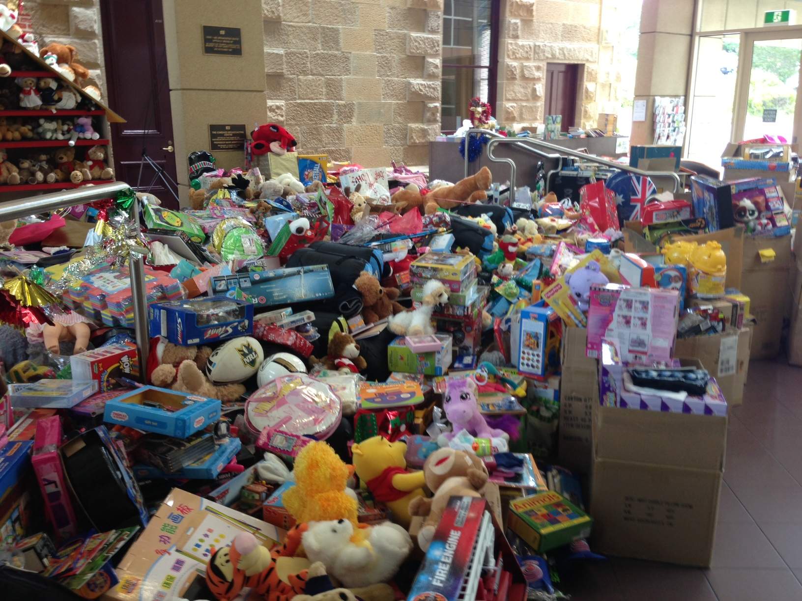 Giving tree raises $140 thousand - ABC News