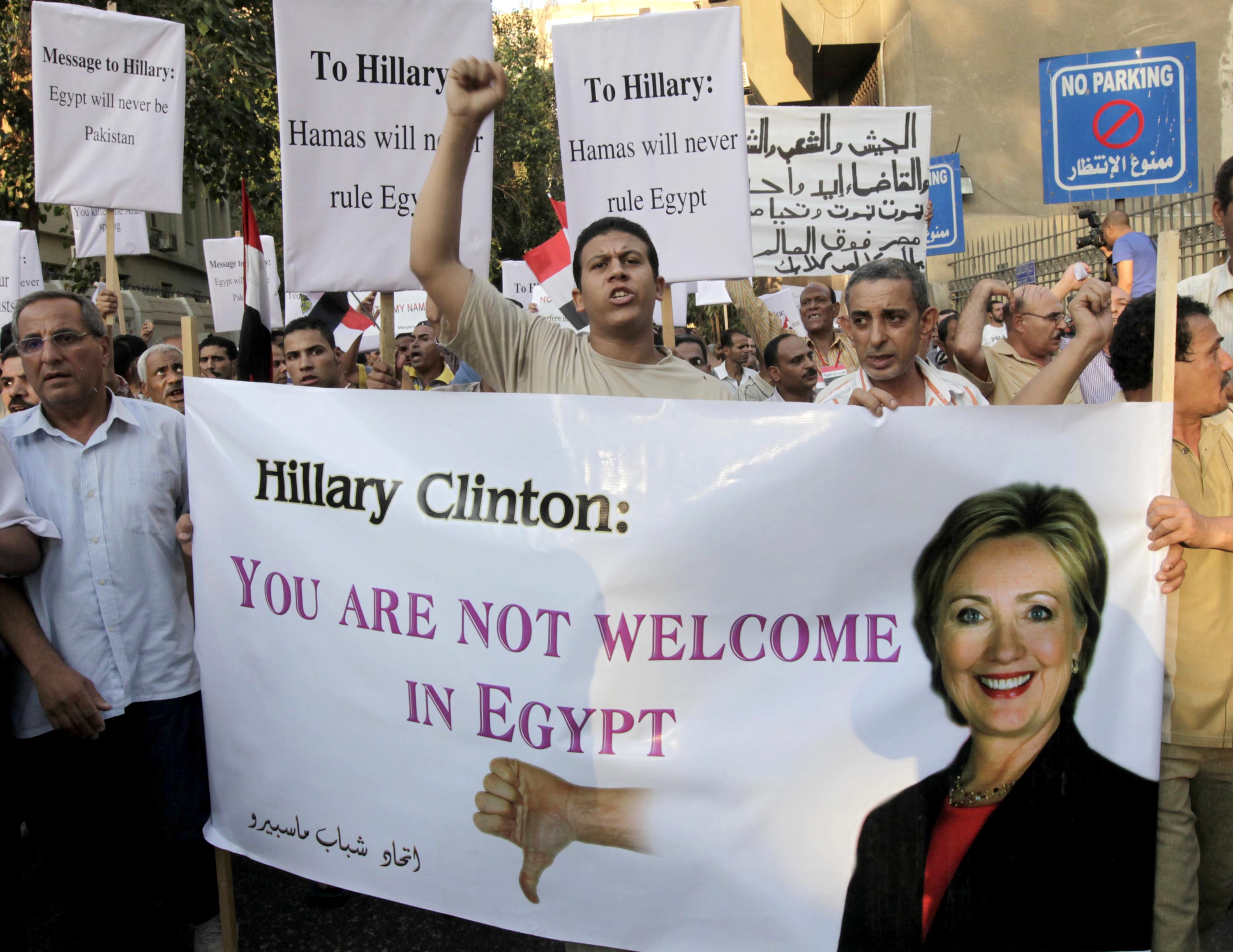 Egyptian mob taunts Clinton with 'Monica' chant - ABC News