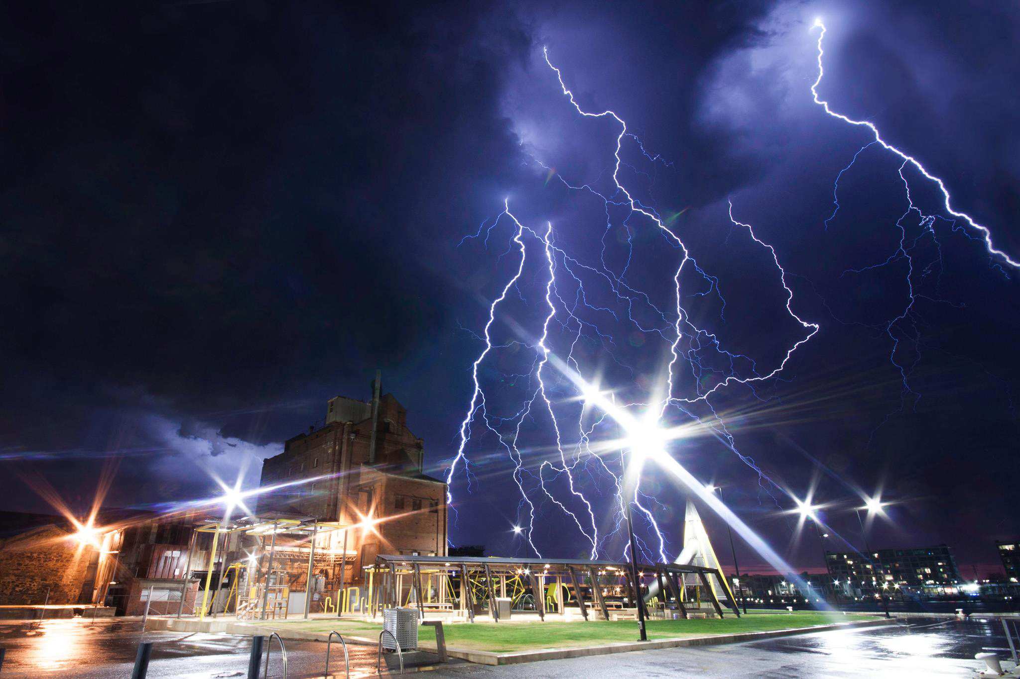 SA storm: Grass fires and power outages after 80,000 lightning strikes ...