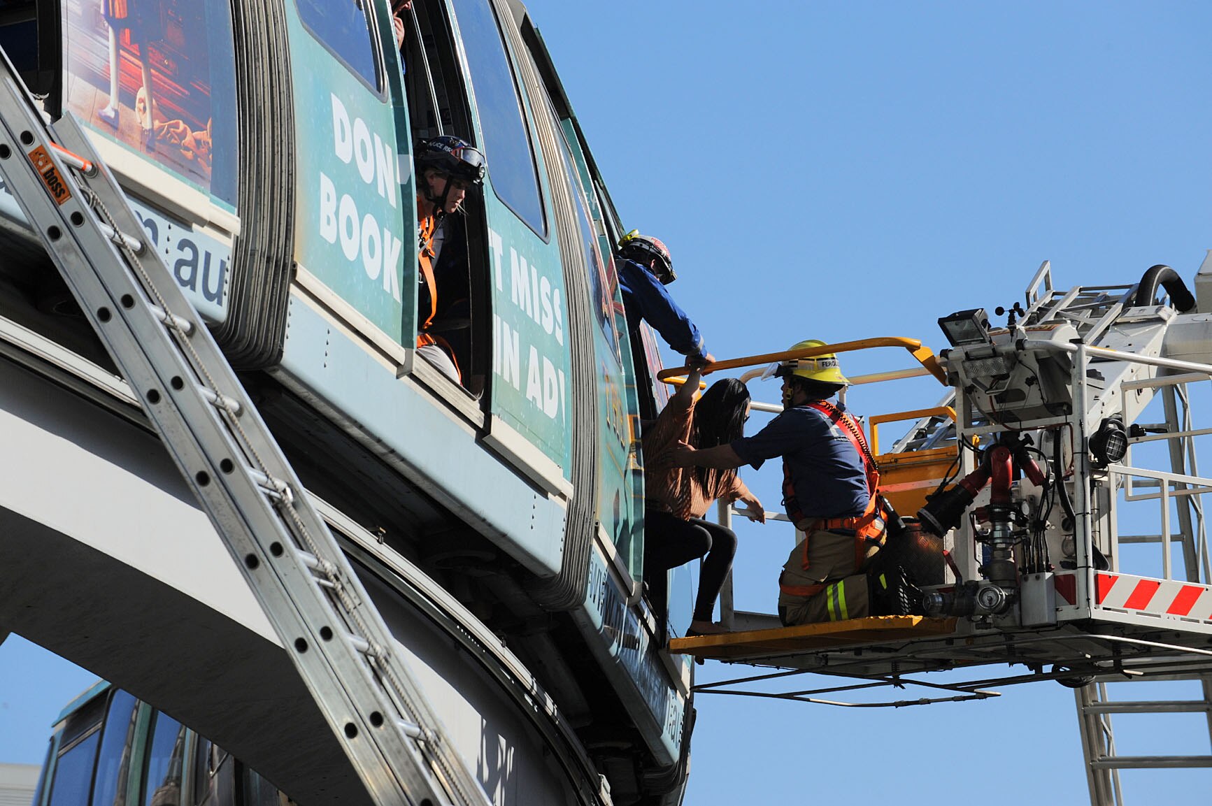 Passengers rescued from stranded Sydney monorail - ABC News